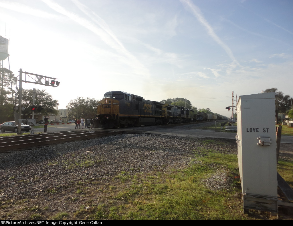 CSX 7730, CSX 7683, and CSX 4303 lead Q652-04 tast the Love Street crossing